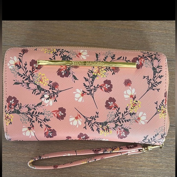 Steve Madden | Bags | Steve Madden Peach And Flower Pattern Wallet ...